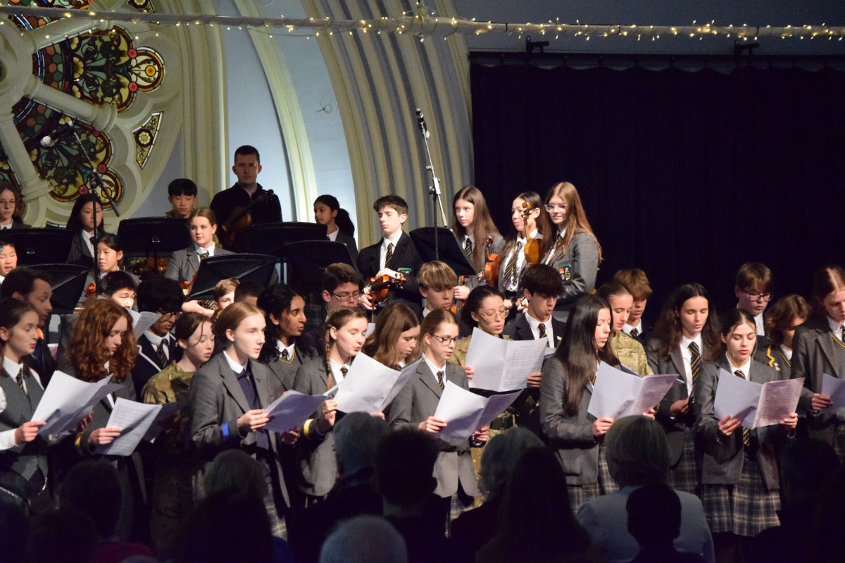 Iconic High School of Dundee Pillars Now Illuminated